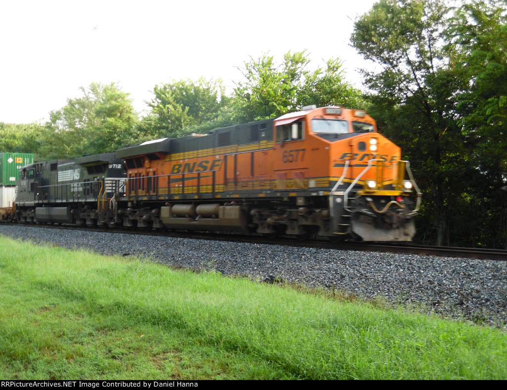 NS 22N has a BNSF leader today